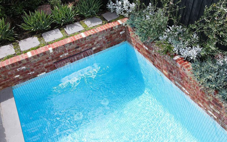 Pool Builders Caroline Springs | Striking Pools
